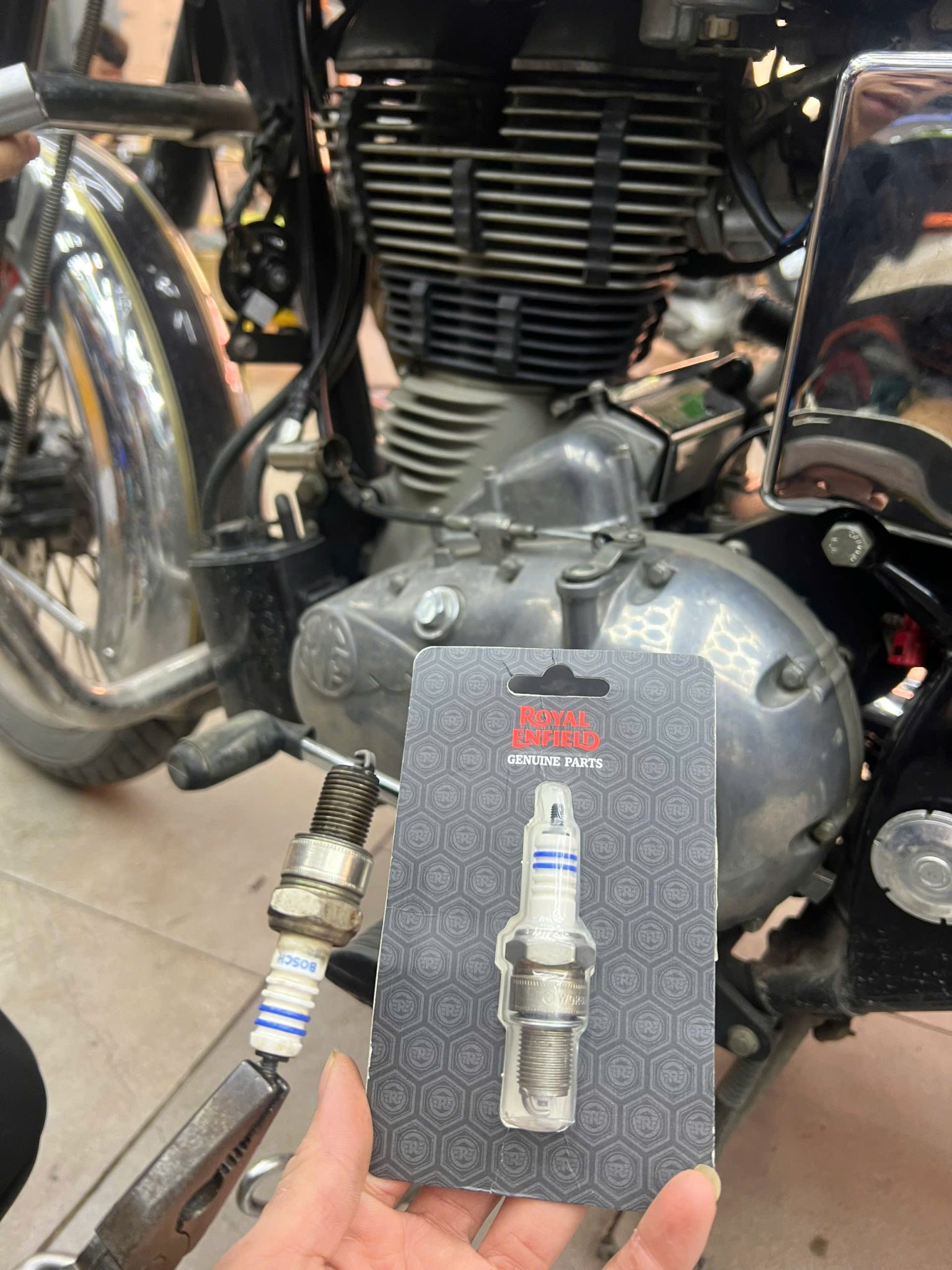 Bugi Royal Enfield Classic 500 / Bullet 500 (Chính hãng) - VNRIDE